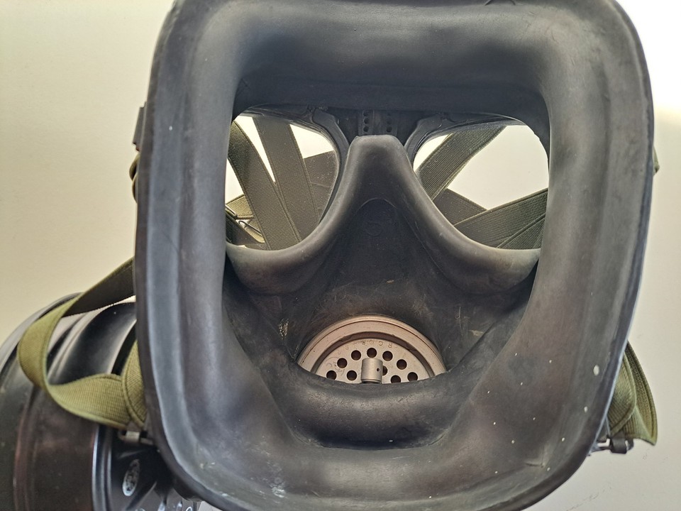British army S6 gas mask small see pictures and description | eBay UK