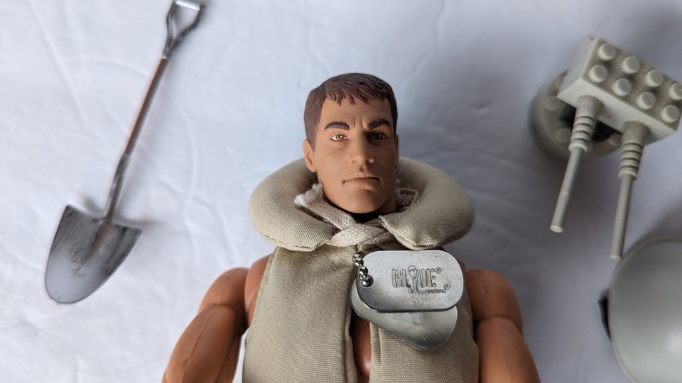 COLLECTIBLE DOLLS & FOR PLAY WISHER, GI JOE, Sandy BARBIE DISNEY ETC ...