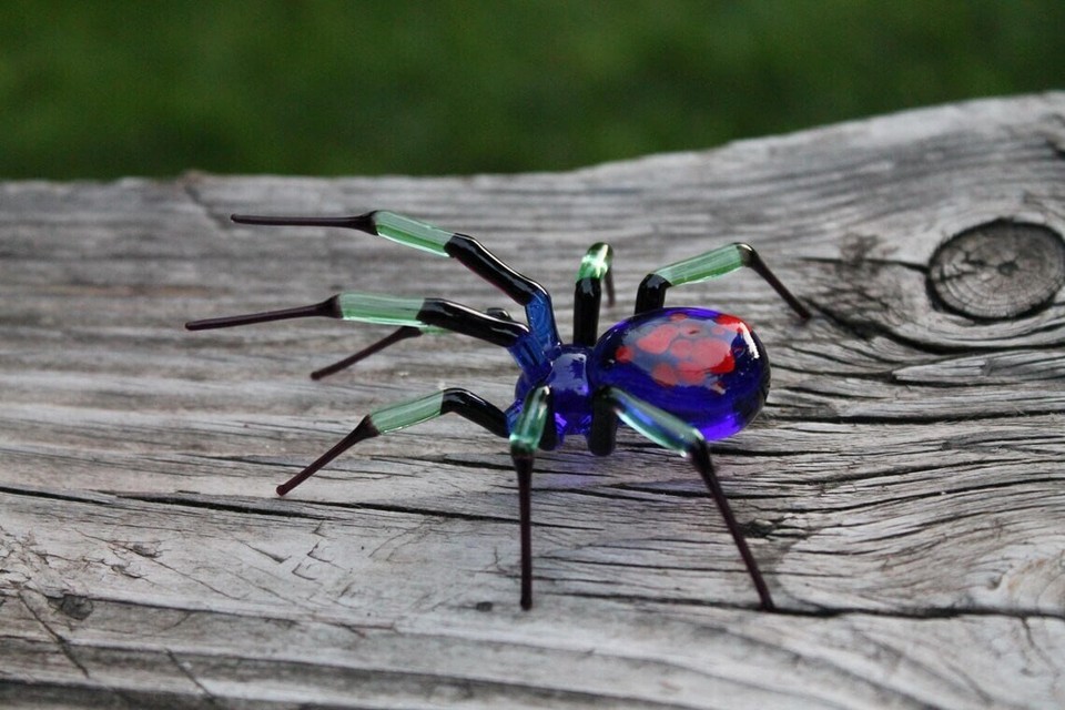 Uranium Glass Spider Uranium Vaseline Glass Figurine Spider Glass UV ...
