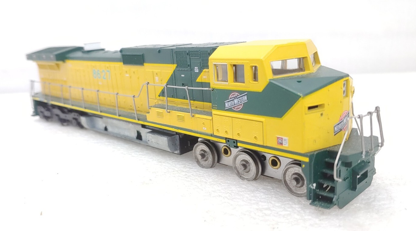 Athearn Trains HO C&NW Diesel Locomotive Engine 8627 No Couplers C-8 LN ...