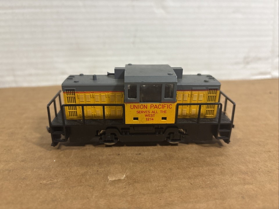 UNION PACIFIC CENTER CAB SWITCHER LOCOMOTIVE #1214-UNTESTED | eBay