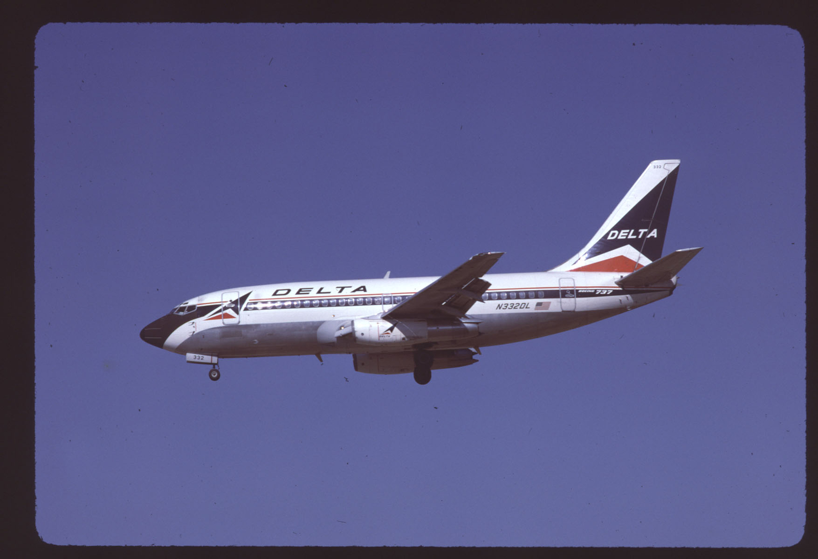 Orig 35mm airline slide Delta Air Lines 737-200 N332DL Buy 4+ save 20% ...