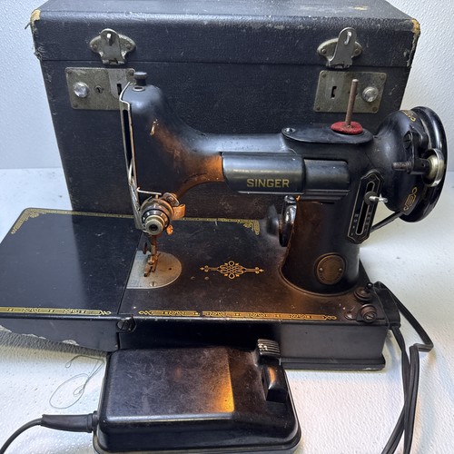 1951 Singer Featherweight 221 - AK414907 - Centennial (blue badge) | eBay