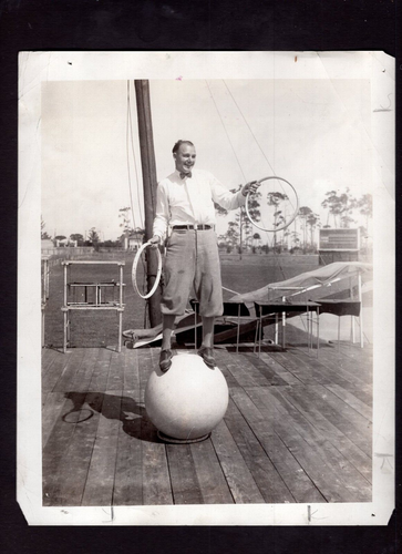 Eddie Rommel visits circus in Florida c. 1920 's Type 1 Press Photo ...