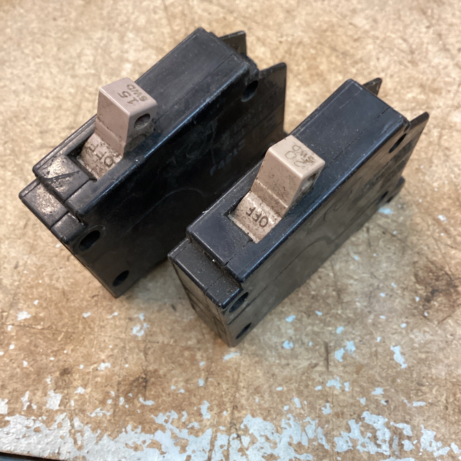 2 Cutler Hammer AL-CU Breakers M1641 Single Pole 20 & 15amp Type Ch.120 ...