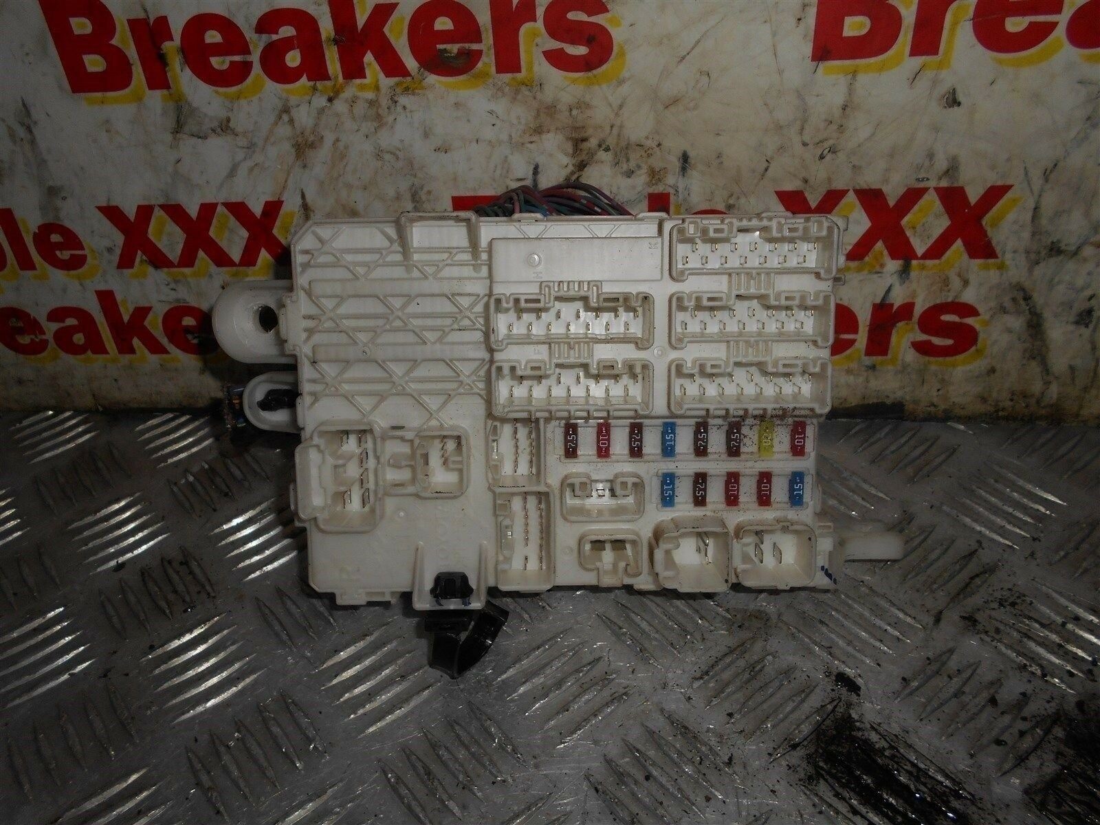 BFD004588 2008 TOYOTA HILUX HL2 2.5 D4D FUSE BOX | eBay UK