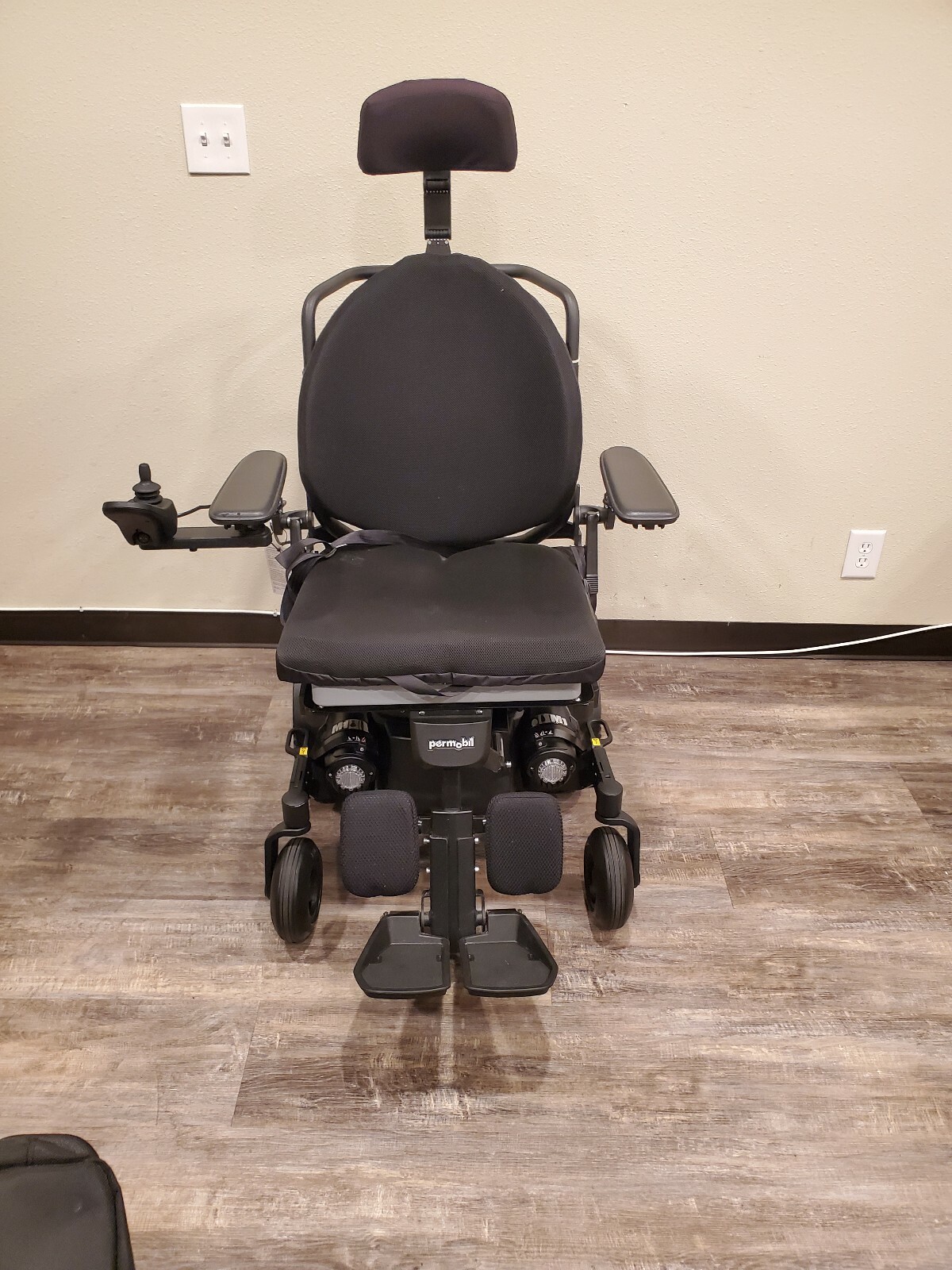 2017 Permobil M1 Mid Wheel Drive with Power, Tilt, Power Leg. Folding ...