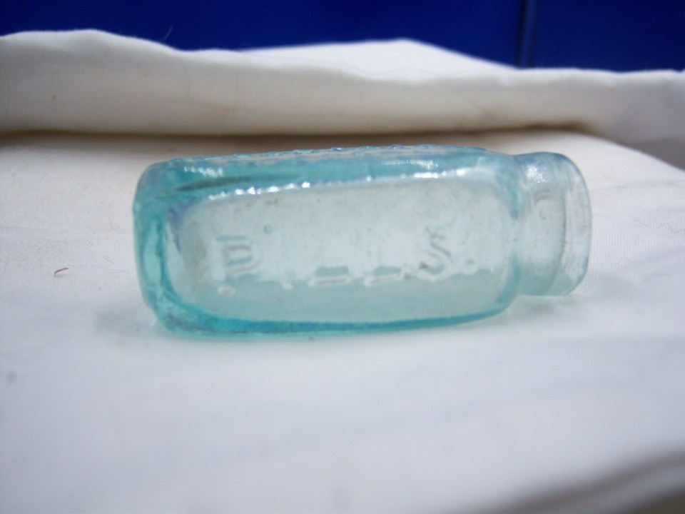 1860's Clickener's Sugar Coated Vegetable Purgative 2 1/8" Aqua ...