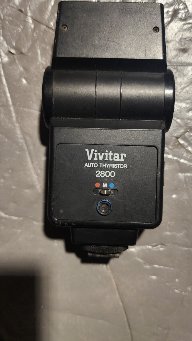 Vivitar Auto Thyristor 2800 Electronic Flash And 6 Extra Colored Flash Covers | eBay