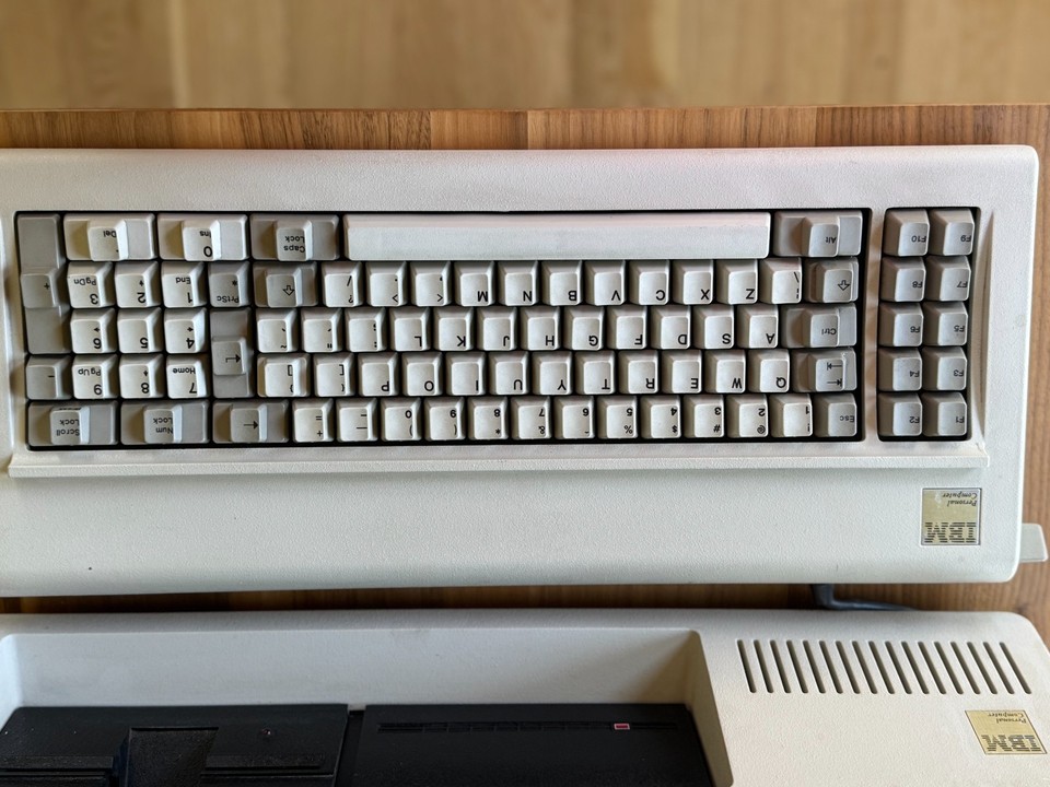 vintage IBM 5150 computer with a IBM 5151 monitor. good condition. | eBay