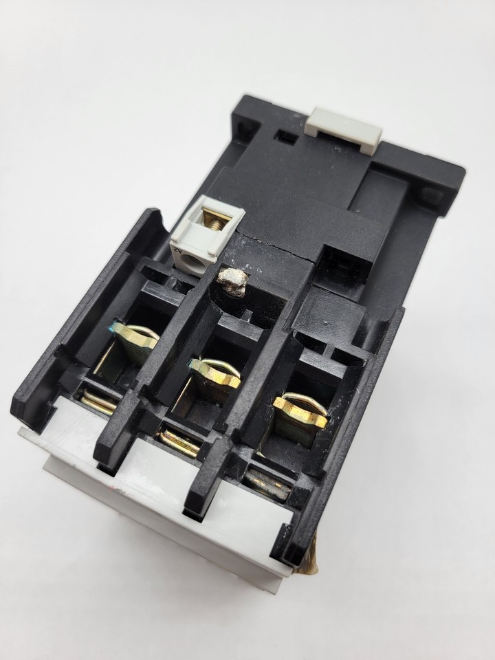 General Electric CL06A300M Contactor 80A 3P 600V CL06 110/120V Coil | eBay