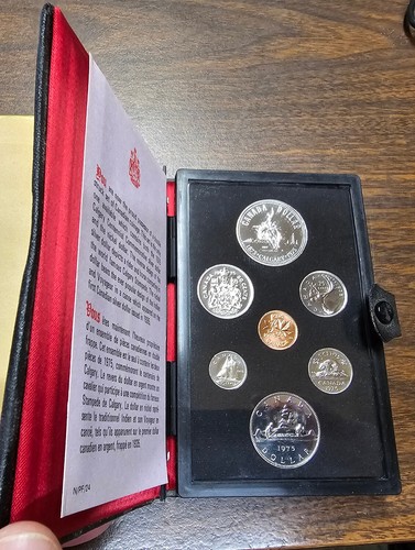 VINTAGE 1975 CANADIAN DOUBLE DOLLAR 7 COIN SET IN ORIGINAL BOX WITH COA ...