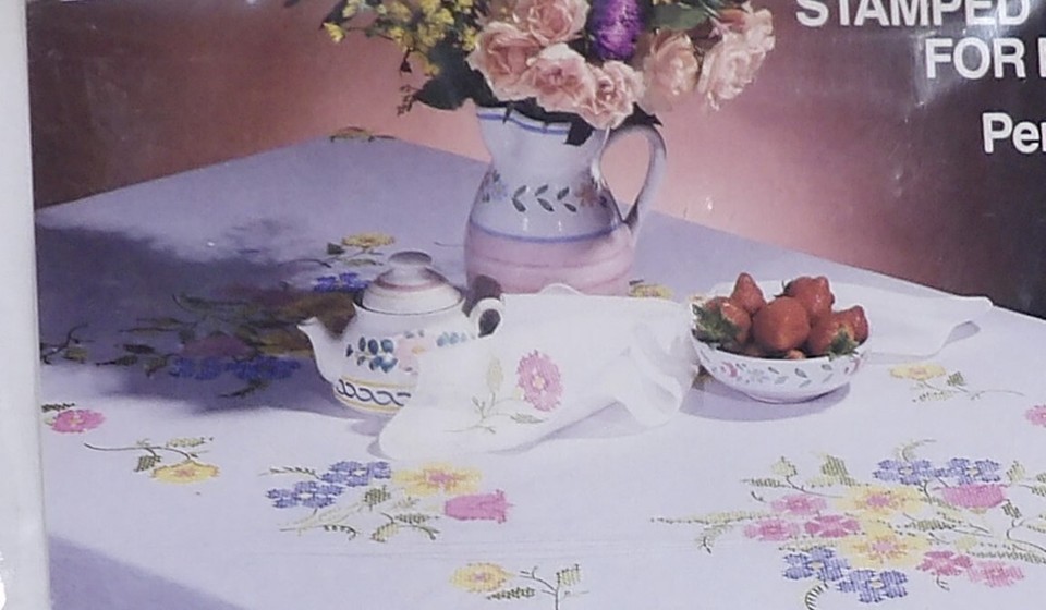 Tobin SUMMER BOUQUET Set of 4 Stamped Napkins for Embroidery 1952/15 ...