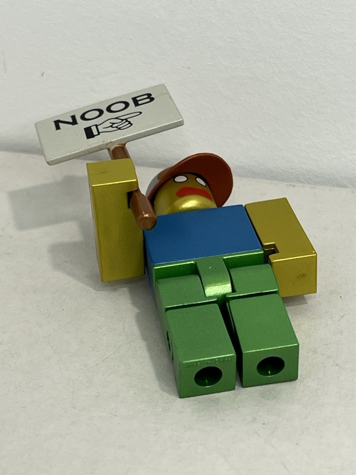 ROBL0X GOLD CLASSIC NOOB Figure Hat Sign (NO CODE) Icon Collector's Set ...