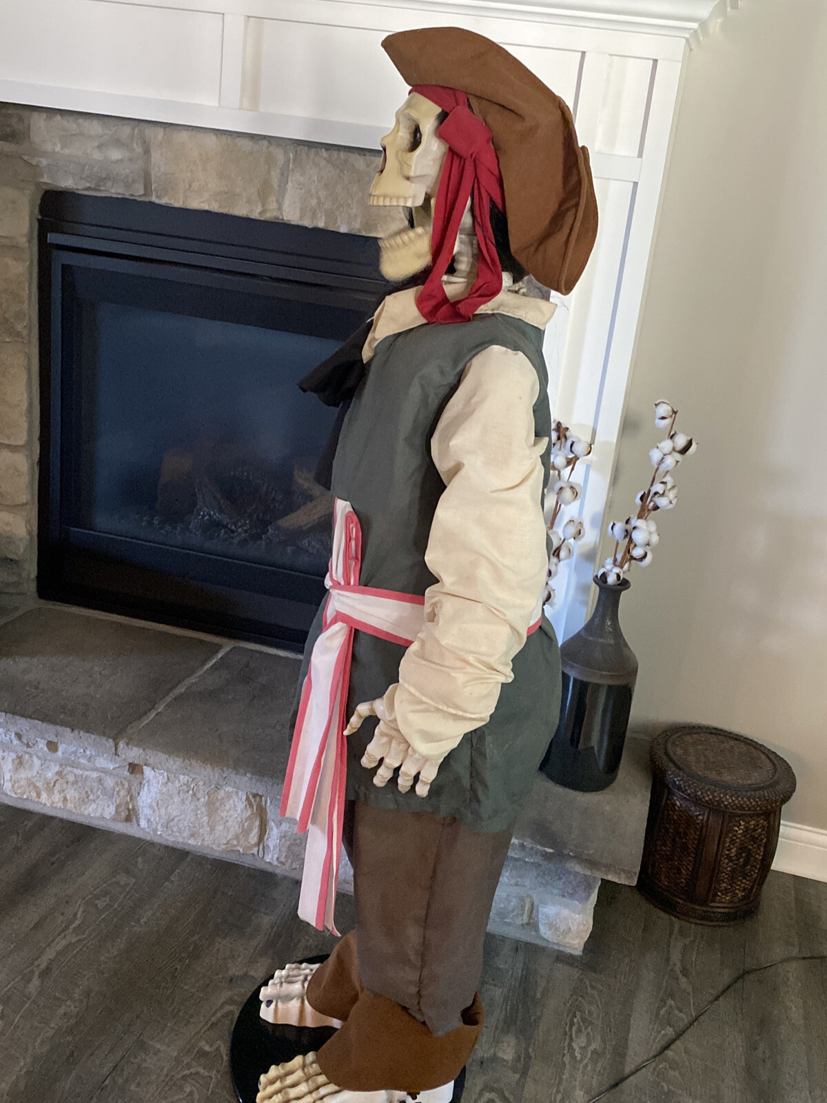 Gemmy Life Size Animatronic Singing Skeleton Pirate 5’ Animated ...