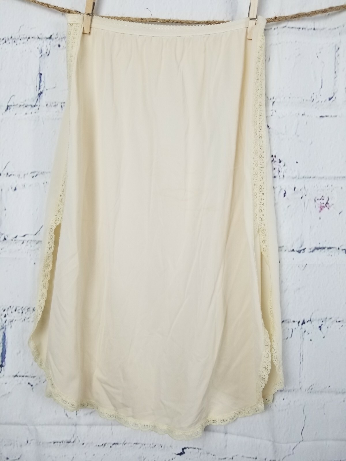 Vintage Shadowline Half Slip Ivory Size Small Elastic… Gem