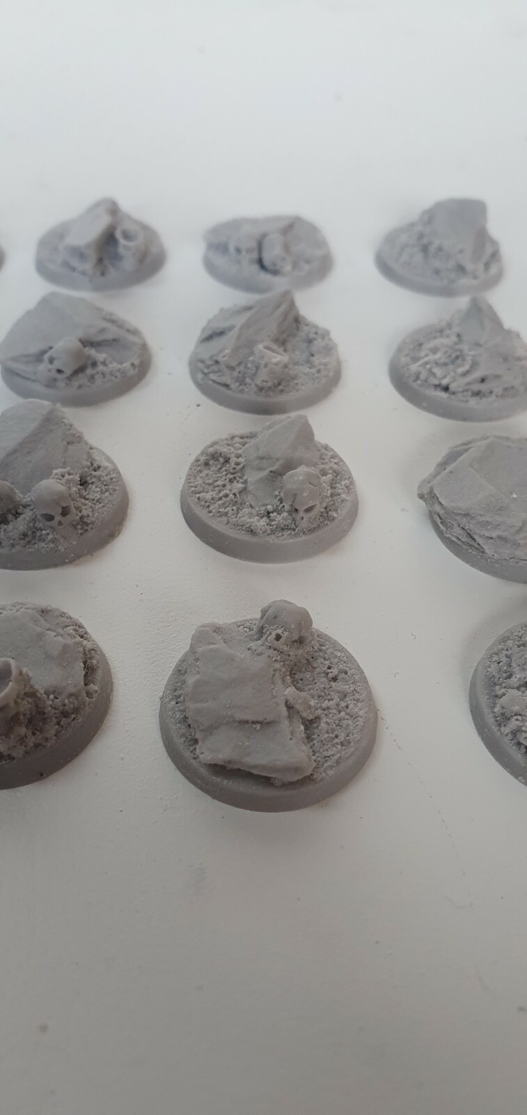25mm resin bases, khorne ,ogres, beastmen, skulls, UK sculpts and cast ...