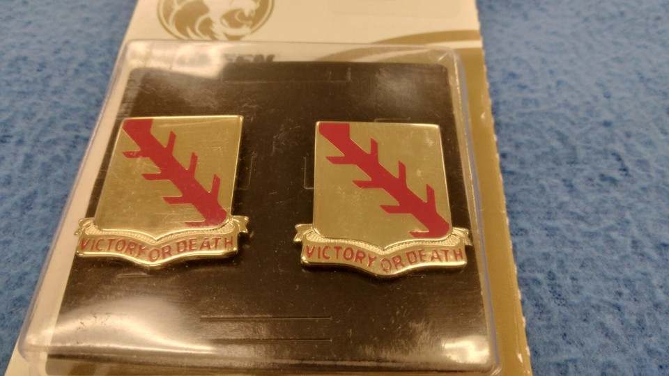 PAIR OF IRA GREEN - US Army 32nd ARMOR VICTORY OR DEATH DUI Crest - NEW ...