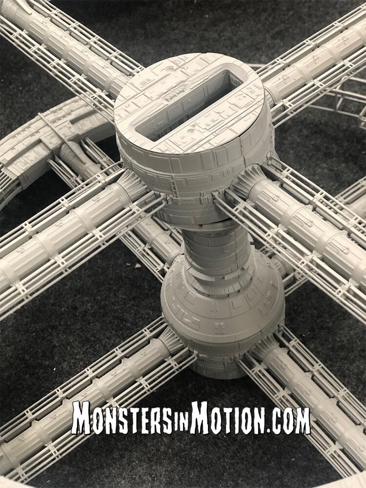 2001: A Space Odyssey Space Station V "Space Wheel" 1/2600 Model Kit ...