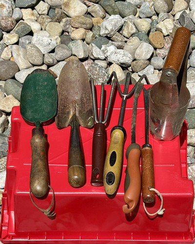 Lot of 7 Vtg Garden Tools 2 Claw 1 Bulb, 2 Weeders 2 Shovels Wood ...