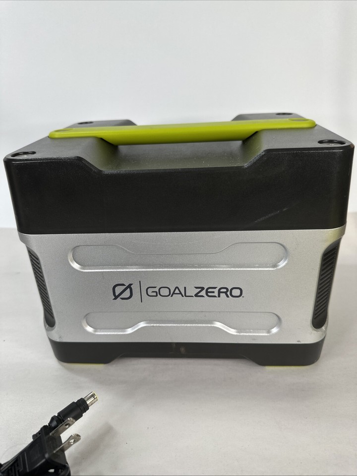 Goal Zero Yeti 400 Solar Generator Portable Power Station w Charger ...
