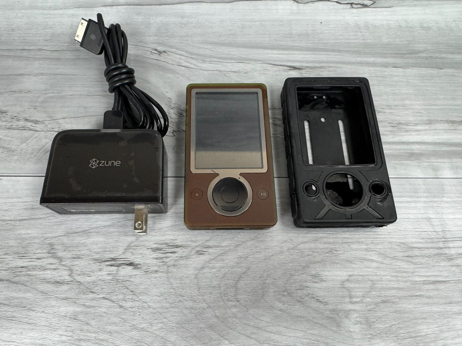 Microsoft Zune Brown (30 GB) Digital Media Player Bundle w/ OEM Charger ...