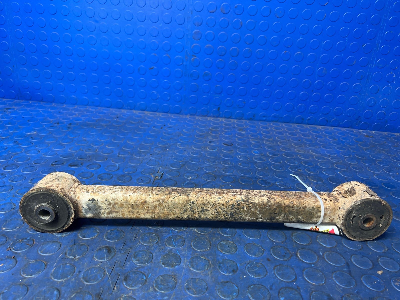 Rear Lower Control Arm Jeep Commander Grand Cherokee LH / RH Side OEM ...