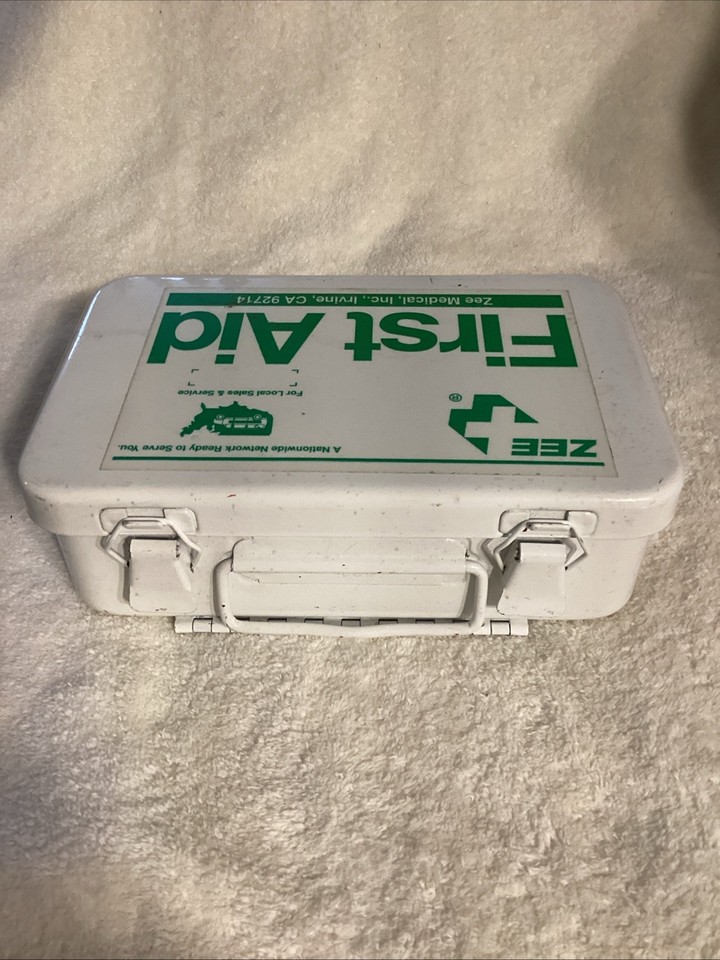 Vintage Zee Medical First Aid Kit Metal Truck Kit Pocket Guide 5” X 8 ...