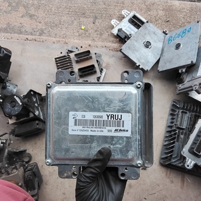 2009 GMC Sierra 5.3L Engine Computer Control Module ECM ECU OEM ...