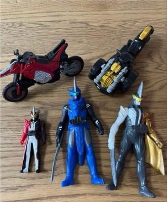 Kamen Rider Saber DX Wonder Ride Book, Phone Toy & 3 Soft Vinyl Figures ...