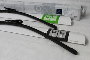 **New GENUINE Mercedes-Benz W205 C-Class Front Wiper Blades A2058202400 ...