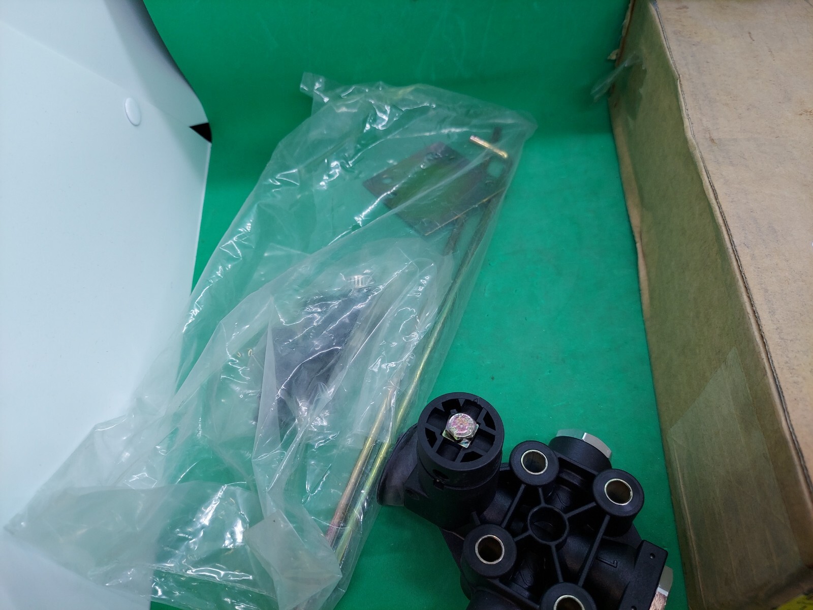 HEIGHT CONTROL VALVE 90554241 KN27000 Freightliner,Pete,Kenworth E ...