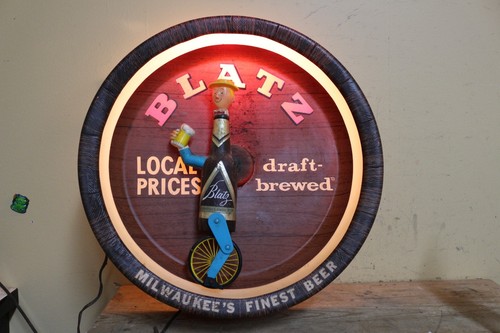 Rare Vintage Blatz Milwaukee's Finest Beer Lighted Motion Sign Man On ...
