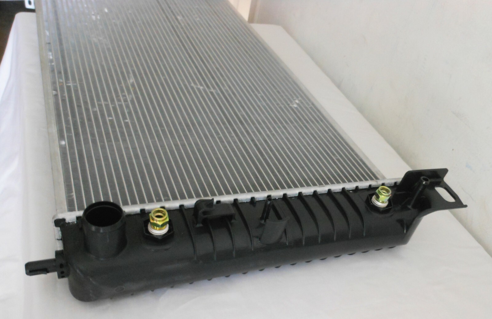 2370 Radiator For Cadillac Escalade ESV EXT Hummer H2 GMC Sierra Yukon ...