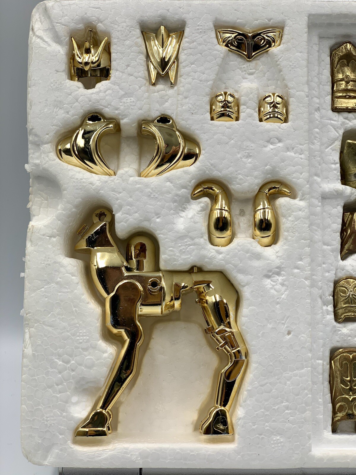 BANDAI JAPAN vintage figure Saint Seiya - ARIES MUU - Gold Saint Gold ...