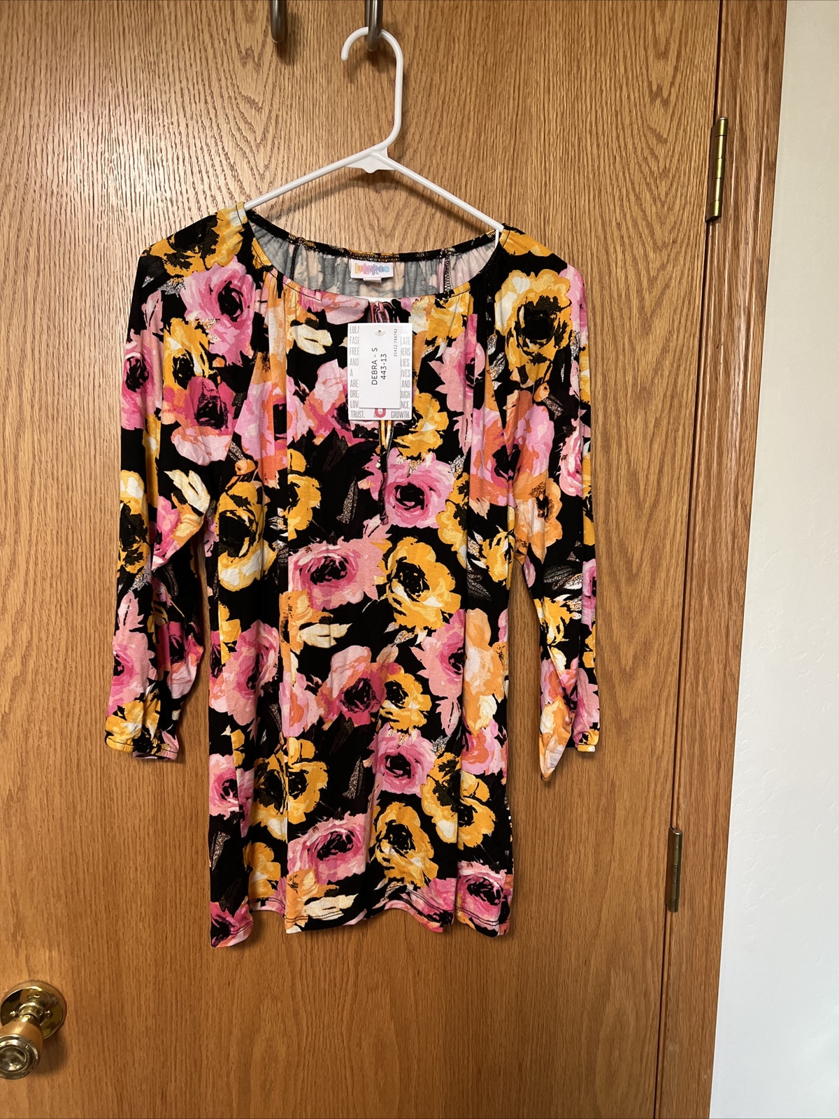 Lularoe Floral Small Debra 3/4 Sleeve Peasant Top Flowers on Black S ...