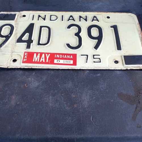 VINTAGE 1975 INDIANA LICENSE PLATE WHITE/BLACK 94D391 | eBay