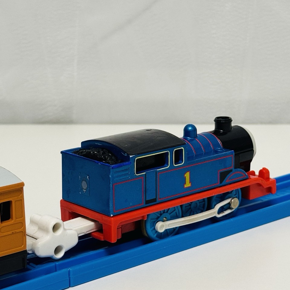 Thomas & Friends - TOMY/ TRACKMASTER - STEAM ALONG THOMAS RUNNING BUT ...