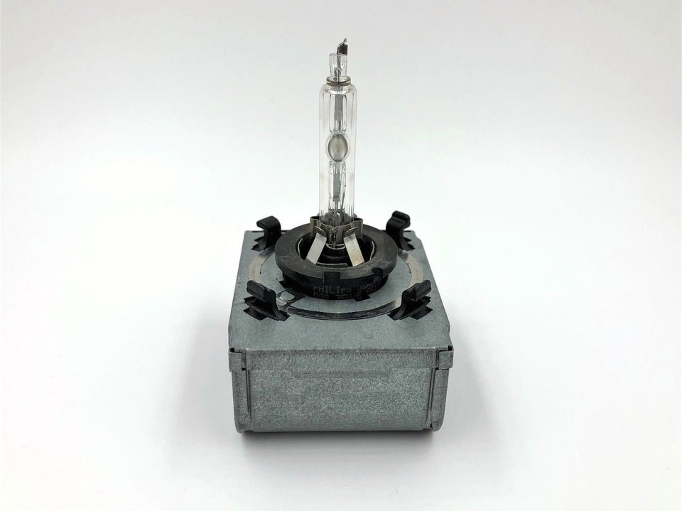 OEM 04-06 BMW X5 Xenon HID Headlight Igniter Socket & D2S Bulb ...