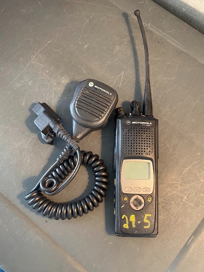 Motorola XTS5000 Two Way Radio 800Mhz H18UCF9PW6AN w/ Mic NO BATTERY | eBay