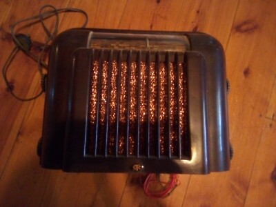 Vintage 1948 Australian STC bakelite radio in as new condition, working ...