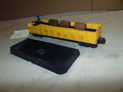 LIONEL O 3562-50 YELLOW SANTA FE OPERATING BARREL CAR WITH BARRELS ...
