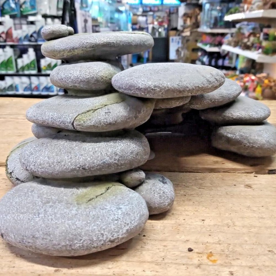 Grey Pebble Stack Rock Effect Fish Tank Cave Hideaway Turtle Aquarium ...
