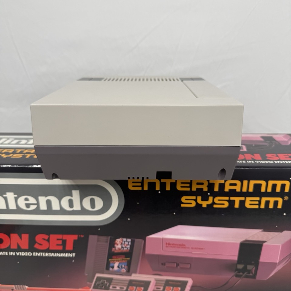 Vintage Nintendo NES Action Set Console Boxed Zapper 2 Controllers w ...