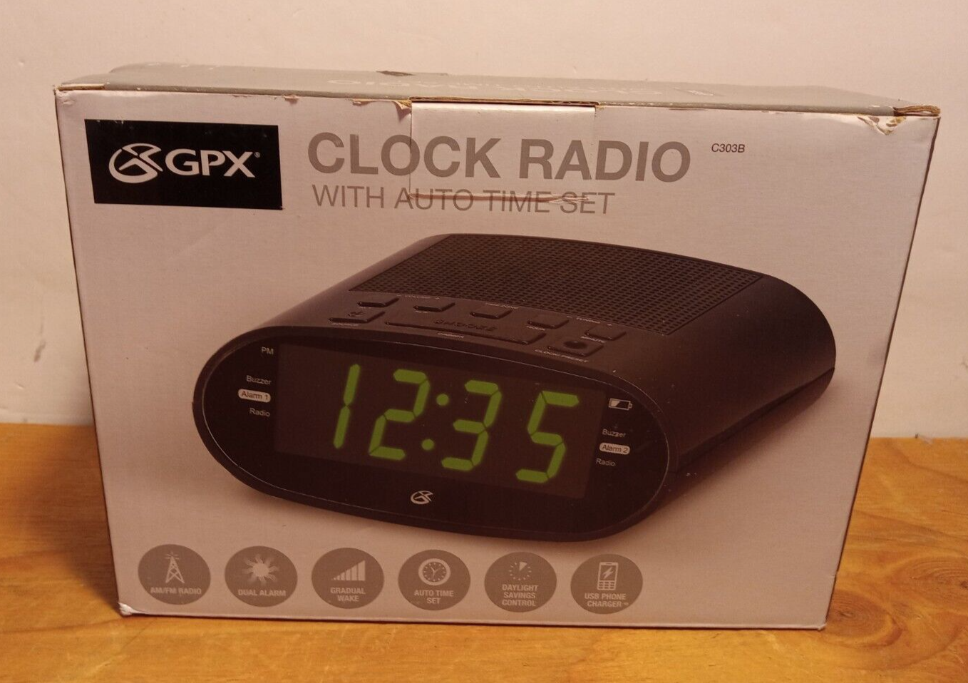 GPX C303B Dual Alarm Clock AM/FM Radio with Time Zone/Daylight Savings ...