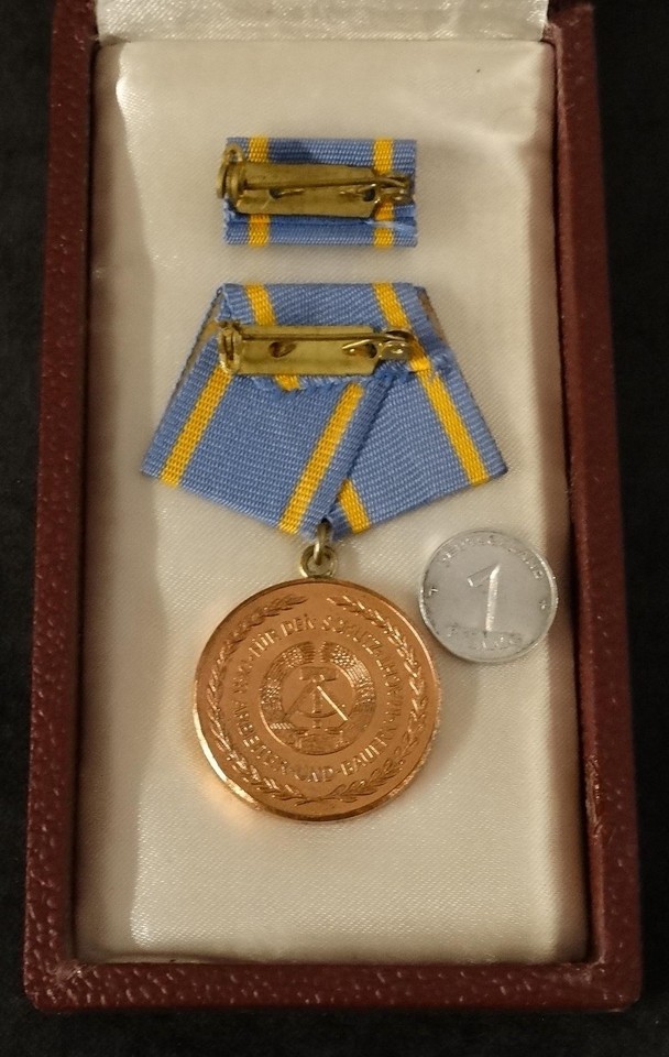 DDR - Friedrich Engels Preis, 3. Klasse, Bronzestufe, in Etui | eBay