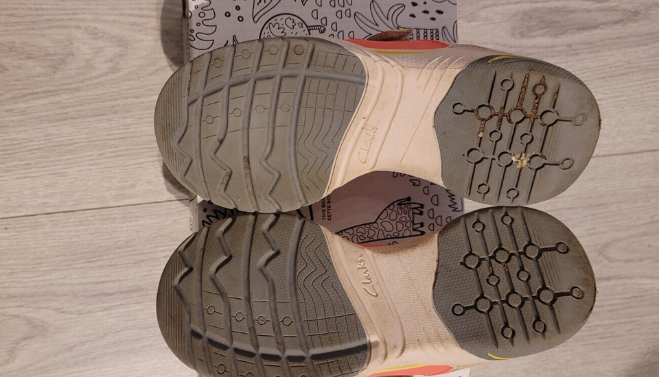 GIRLS CLARKS TRAINERS SIZE 12 F UK VGC DESIGNER SHOES SCHOOL HOME GIRLS ...