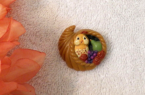 CLASSIC THANKSGIVING PIN BROOCH CORNUCOPIA HORN OF PLENTY FALL HARVEST ...