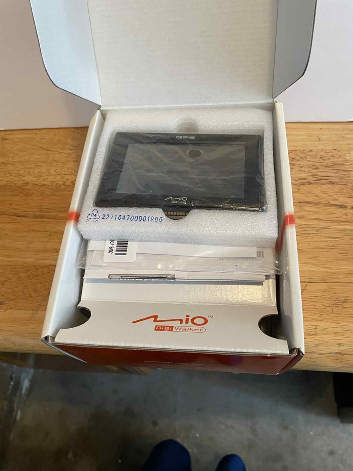 Mio Digi Walker GPS & MP3 Player C320 Portable Car Navigation Sys NEW ...