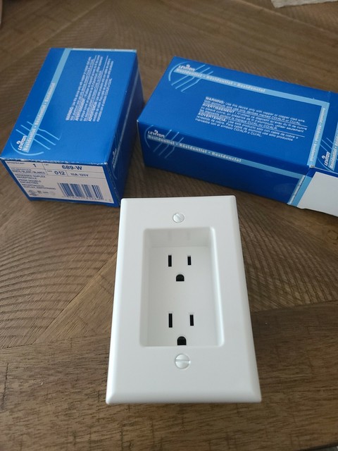 Leviton 689 W 15 Amp 1 Gang Recessed Duplex Receptacle Residential ...